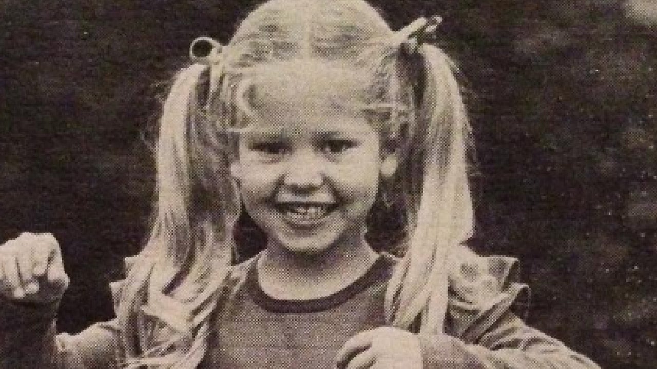 Candace Cameron Young Mona