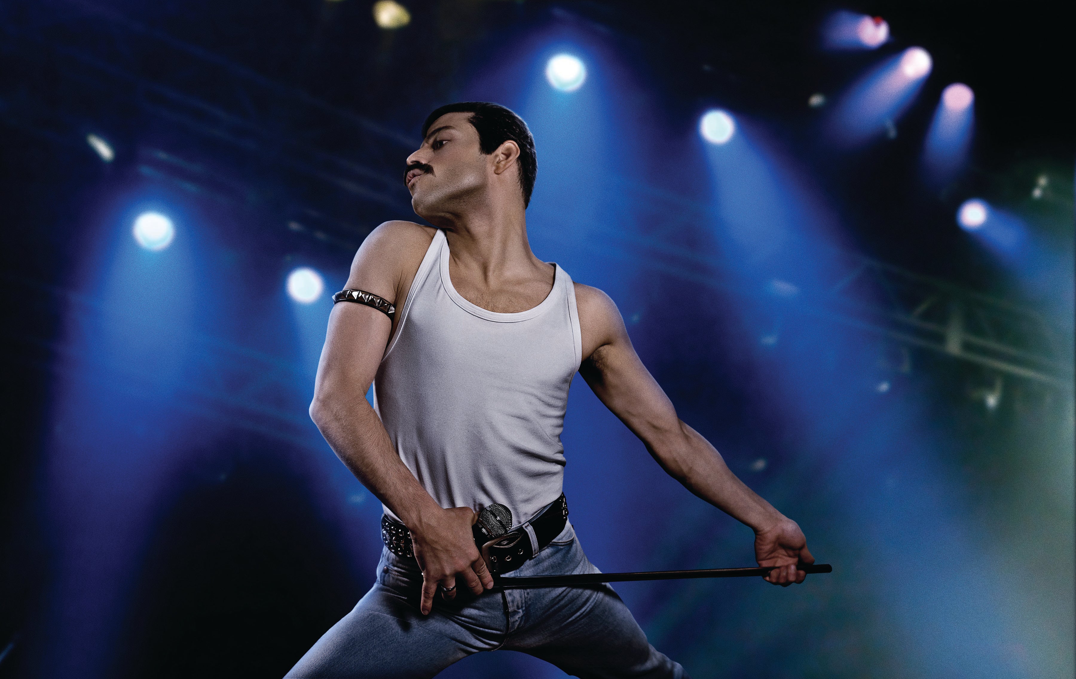 Rami Malek Looks Just Like Freddie Mercury in First Photo From Queen ...
