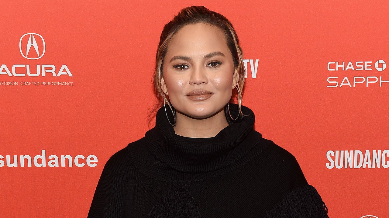 Chrissy Teigen Spray Tan
