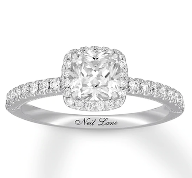 How to Buy an Engagement Ring, According to Diamond Experts ...