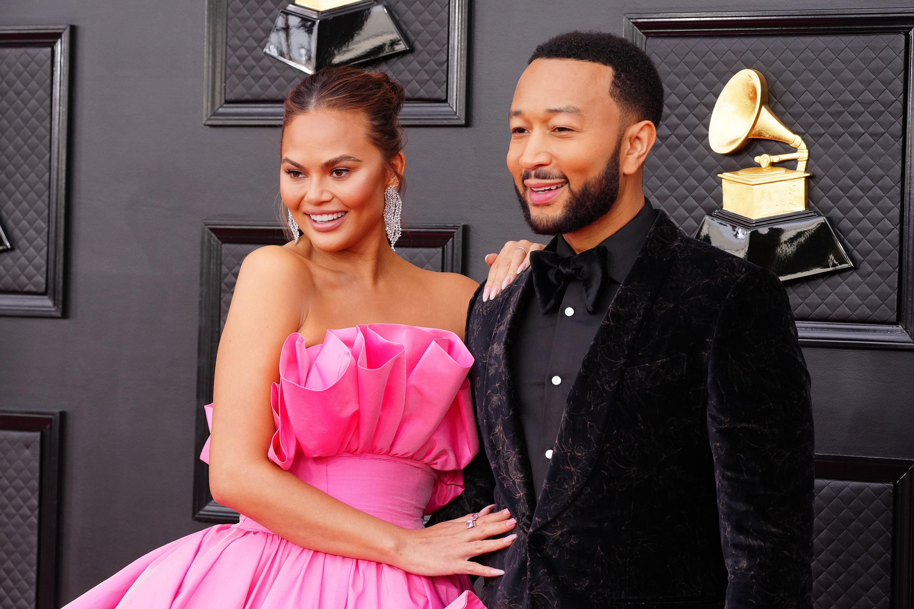 Chrissy Teigen Grammys 2022