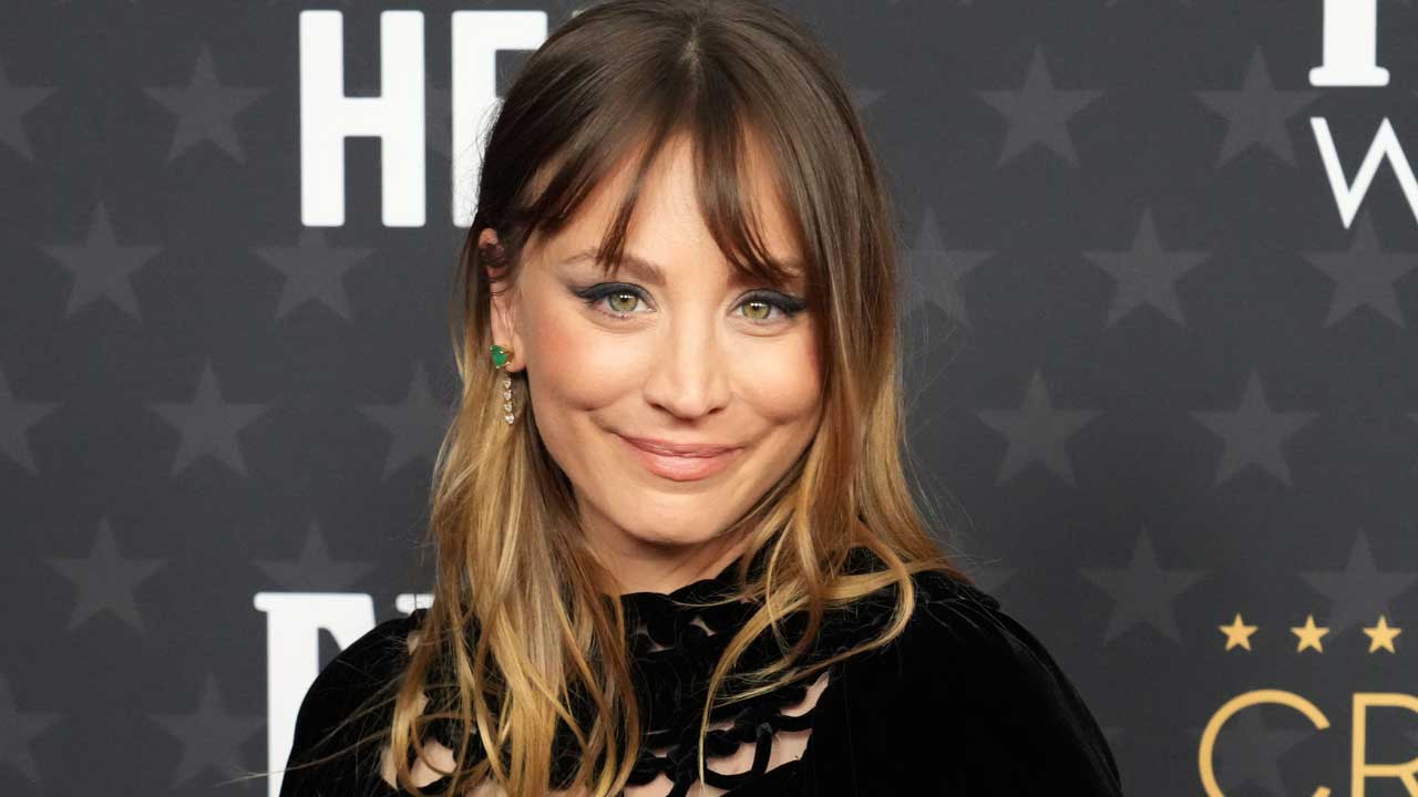 Kaley Cuoco Smile Tongue