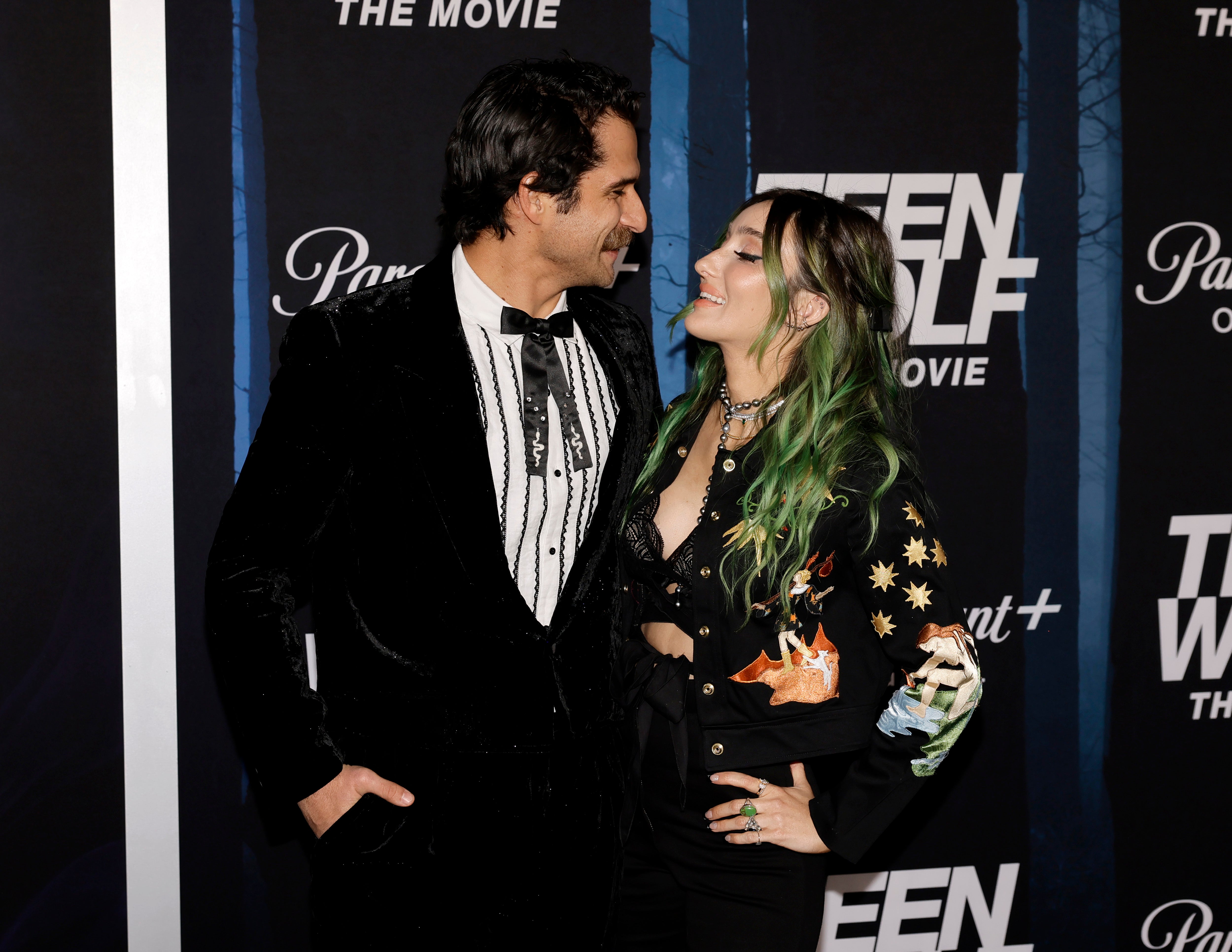 Tyler Posey Vriendin Tyler Posey Uses The L Word With Bella Thorne!:
