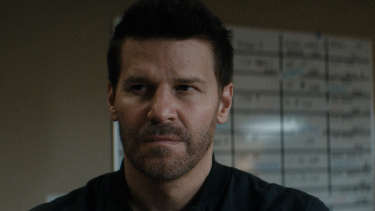 'SEAL Team' Sneak Peek: Jason and the Navy SEALs Learn About Echo Team ...