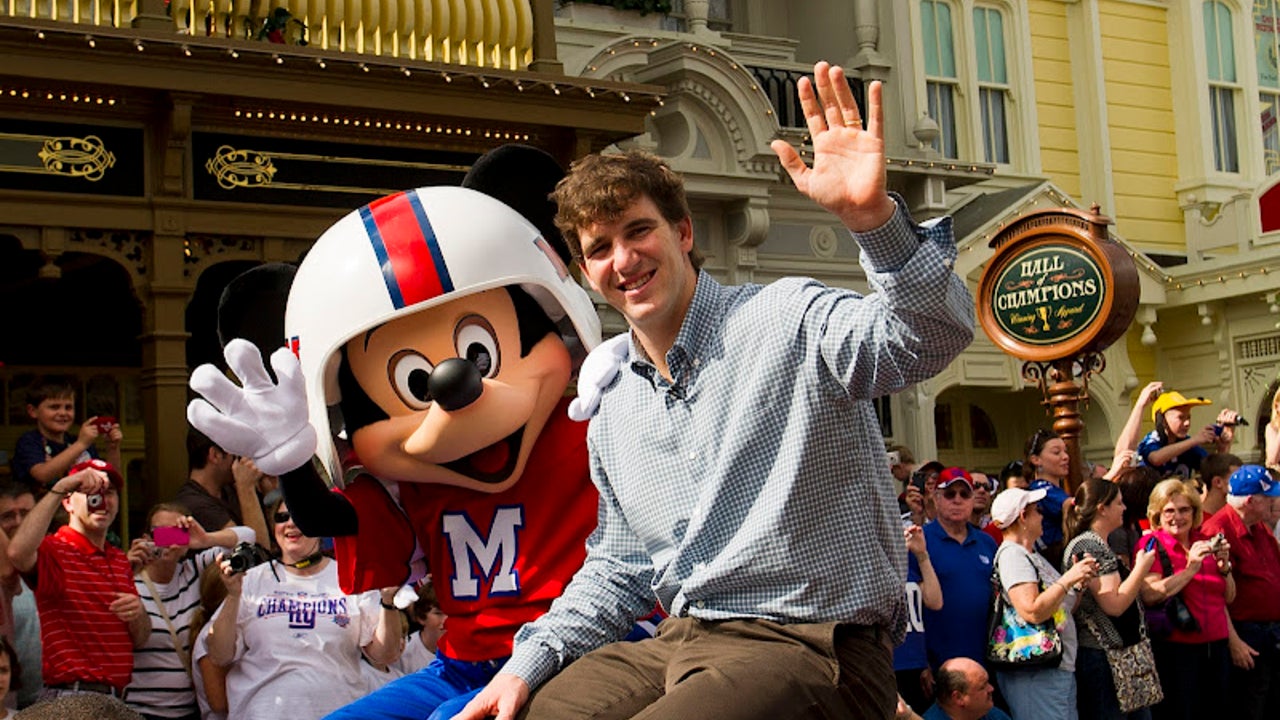 Eli Manning Gets Hero's Welcome at Disney World | Entertainment Tonight
