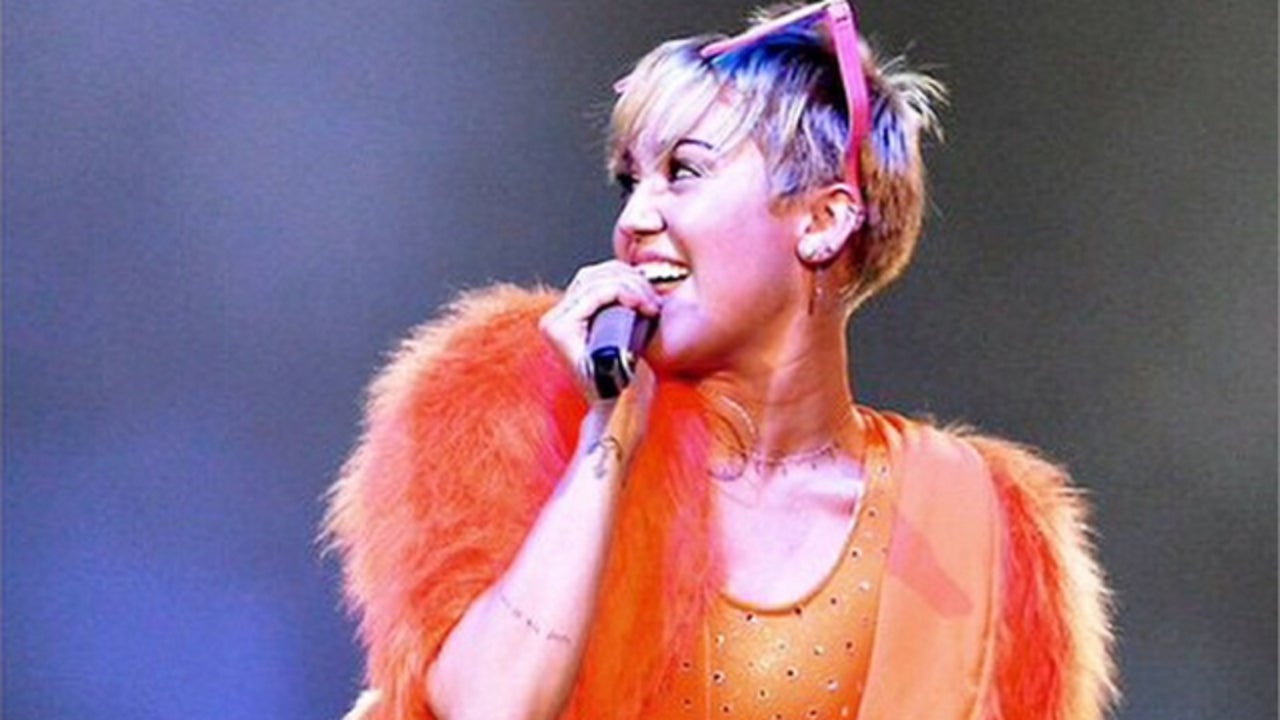 Miley Cyrus Twerks on Mexican Flag, Now Under Investigation ...