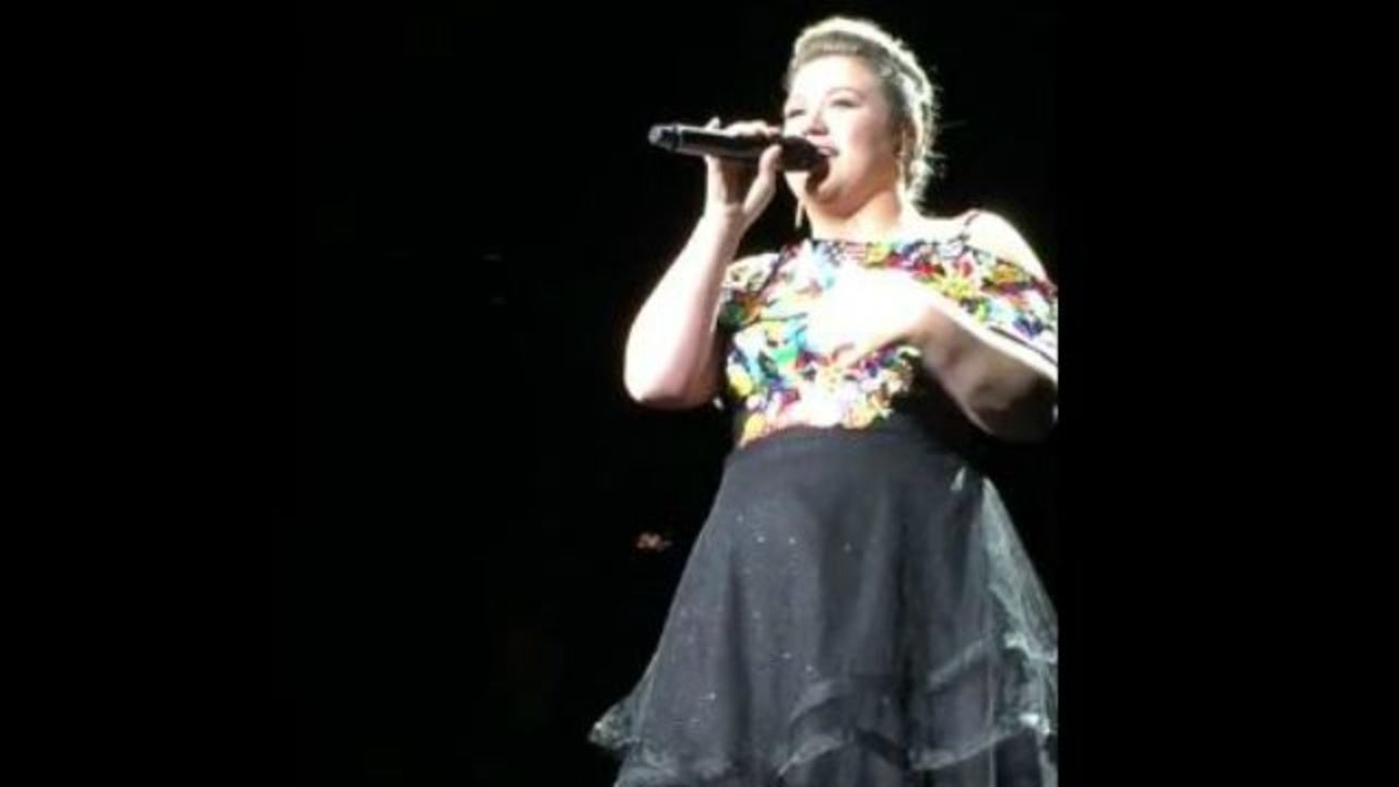 Kelly Clarkson Absolutely Slays This 'NSYNC 'Bye Bye Bye' Cover ...