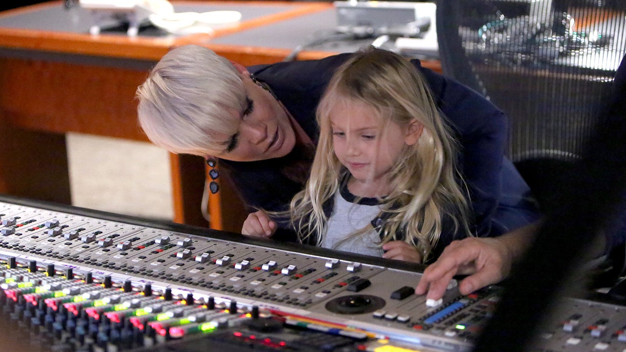 Pink Brings Daughter Willow to Work as She Records Ellen DeGeneres' New ...