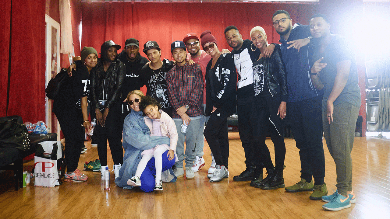 Beyonce Shares Completely Adorable Photos of Blue Ivy With Chris Martin ...