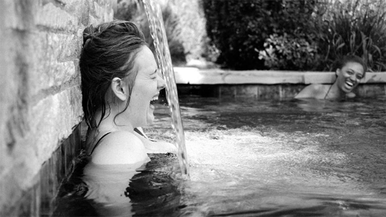Adele Is The Essence Of Pure Joy In Pool Pic Entertainment Tonight