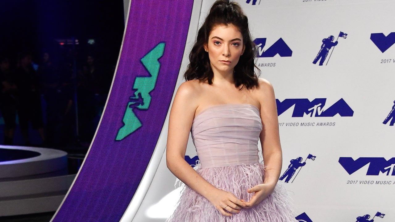 Lorde Stuns in Amazing Princess Gown at 2017 VMAs: See Her Gorgeous ...