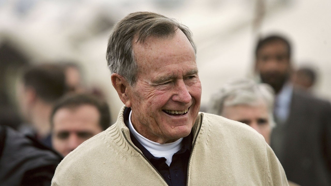 Former President George H.W. Bush Dead at 94 | Entertainment Tonight