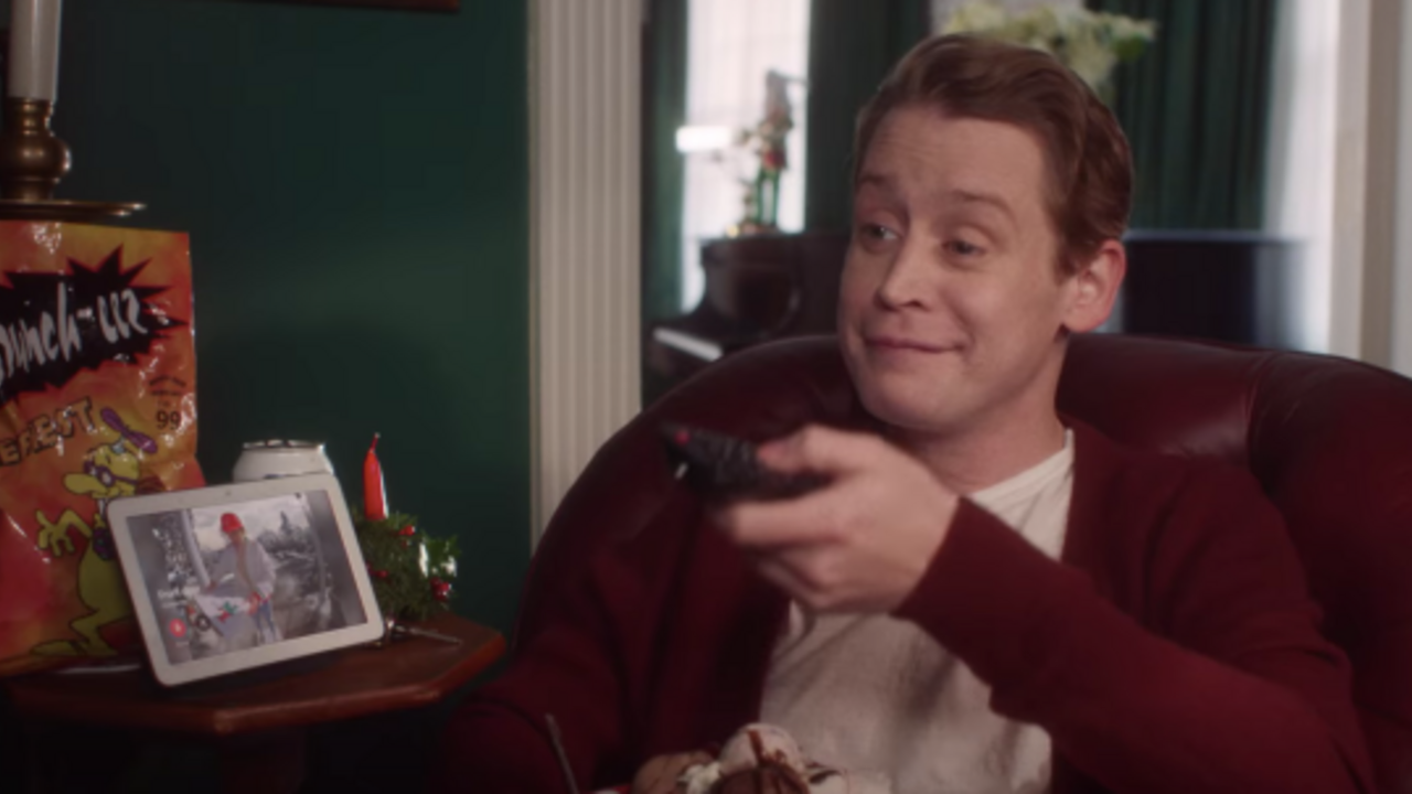 Macaulay Culkin Recreates Iconic 'Home Alone' Scenes for a Commercial ...
