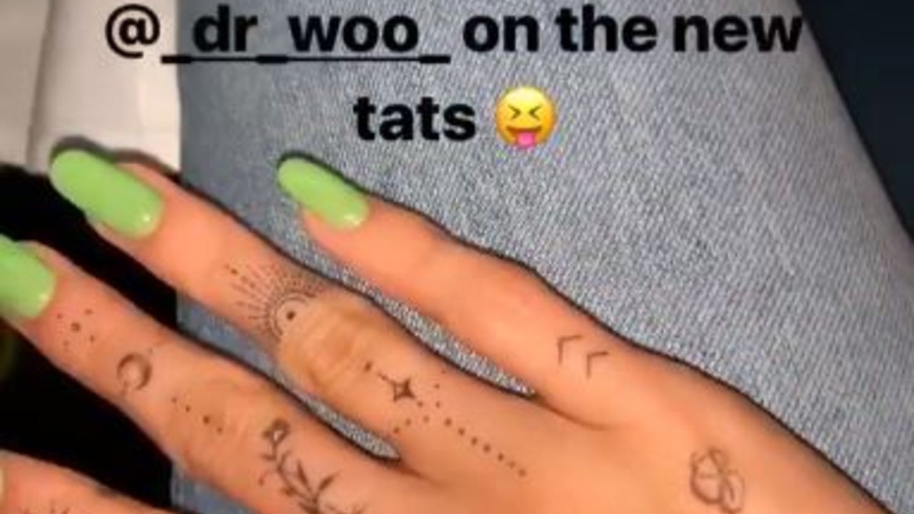 Hailey baldwin hand tattoos - Bronctattooaus.com