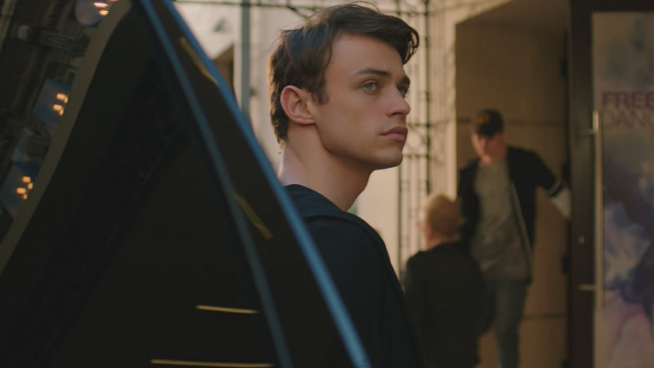 'Descendants' Star Thomas Doherty Debuts 'Masterpiece' Single -- Watch ...