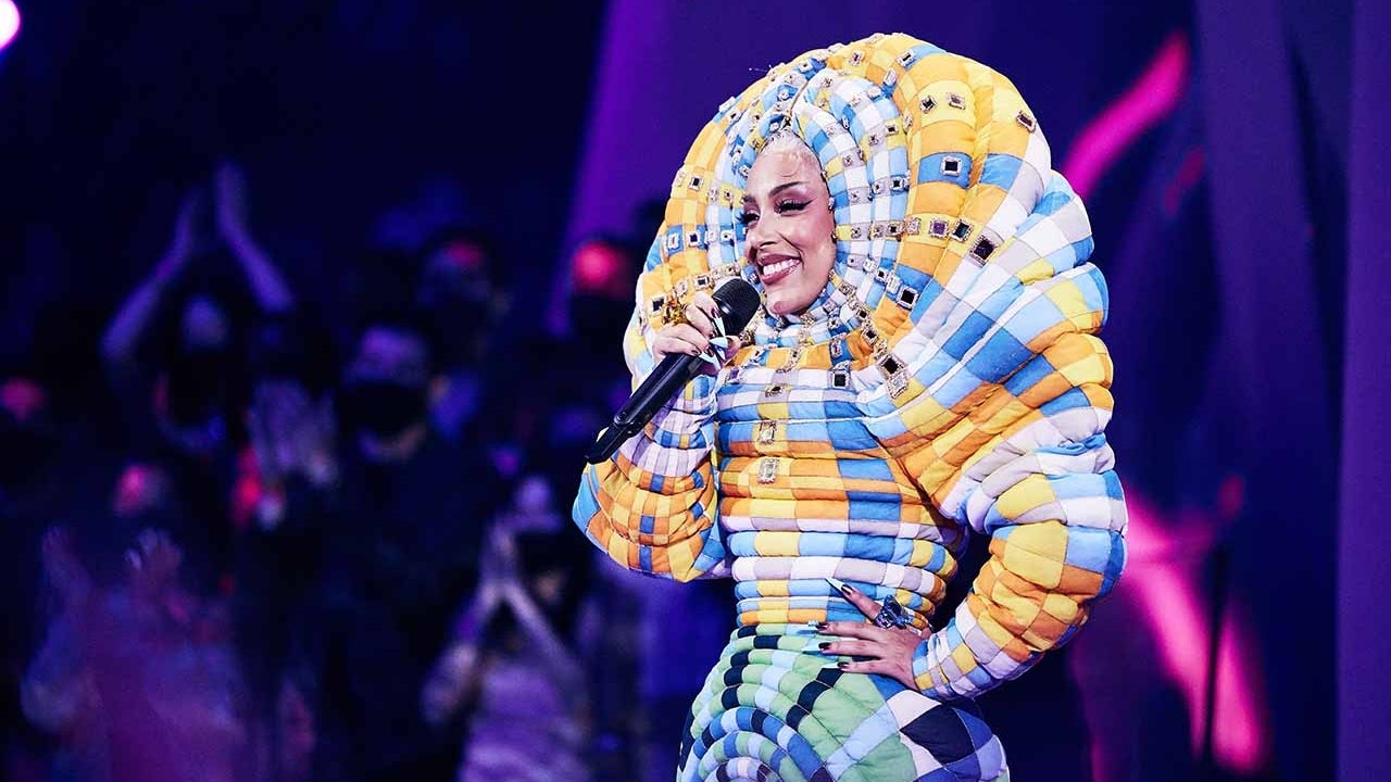 Doja Cat's Stylist Details the VMAs Host's Worm Dress and Claw Shoes ...