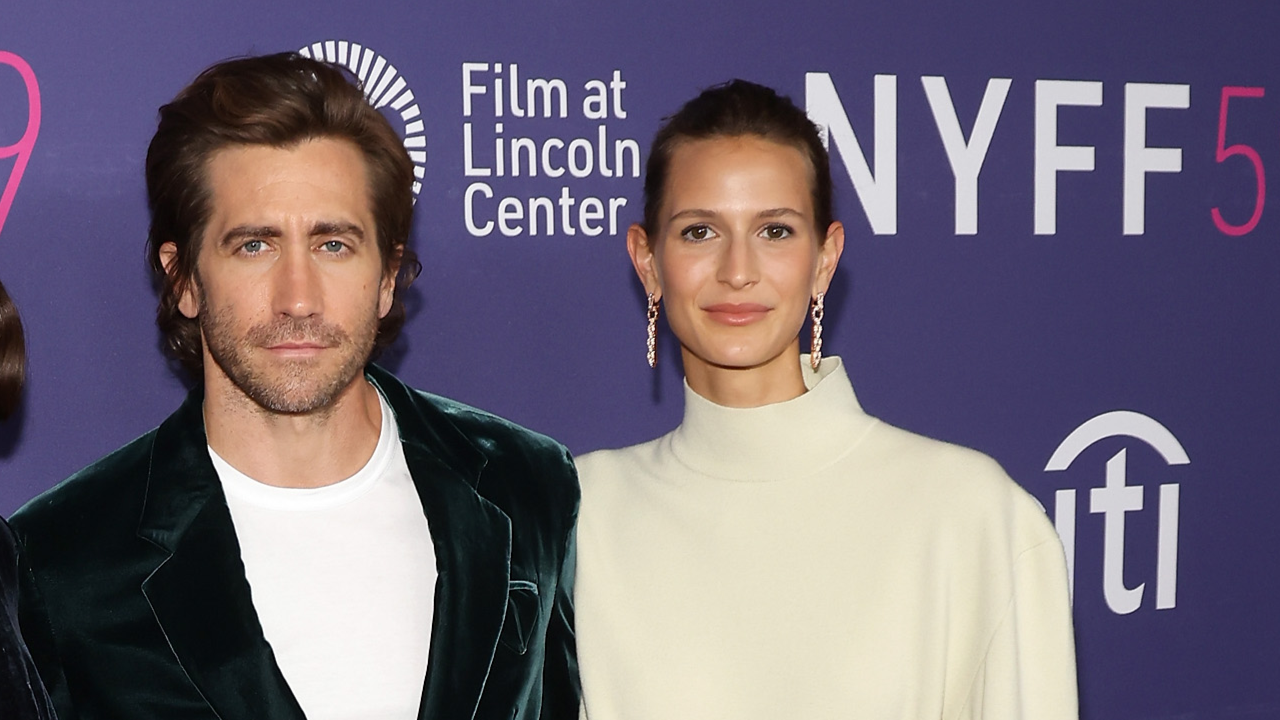 Jake Gyllenhaal and Longtime Girlfriend Jeanne Cadieu Make Red Carpet ...