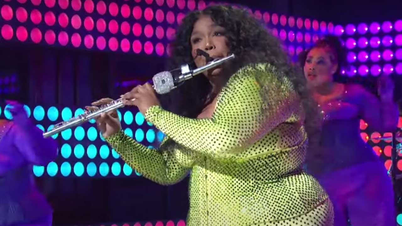Lizzo's Mom Sweetly Introduces Her 'Saturday Night Live' Performance ...