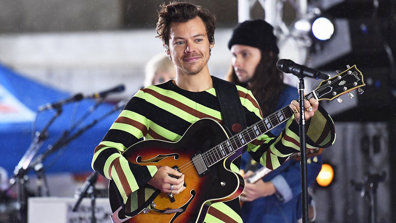 Harry Styles Performs in the Rain as Fans Flood Rockefeller Center ...