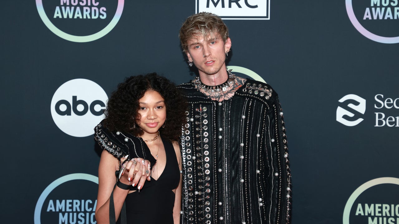 Machine Gun Kelly and Daughter Casie Rap Together to 'Crazy in Love ...