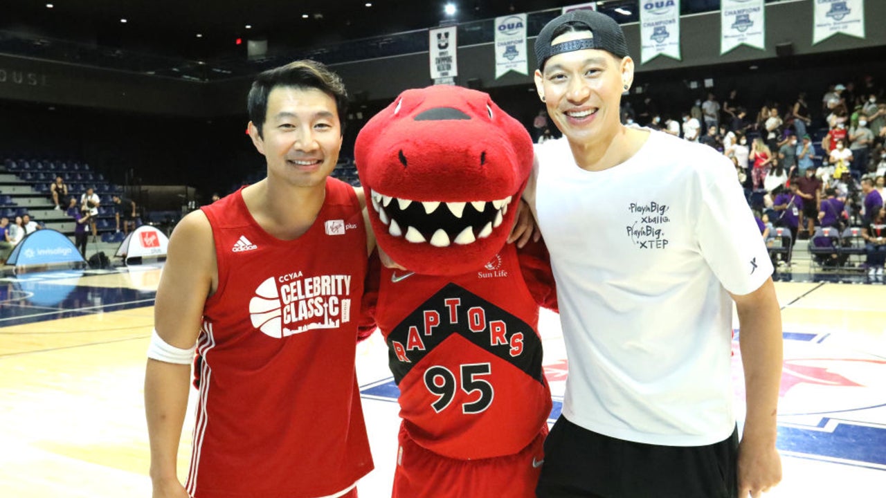 Simu Liu Balls out With Jeremy Lin, Gets Coached by Hall of Famer Dominique Wilkins ...