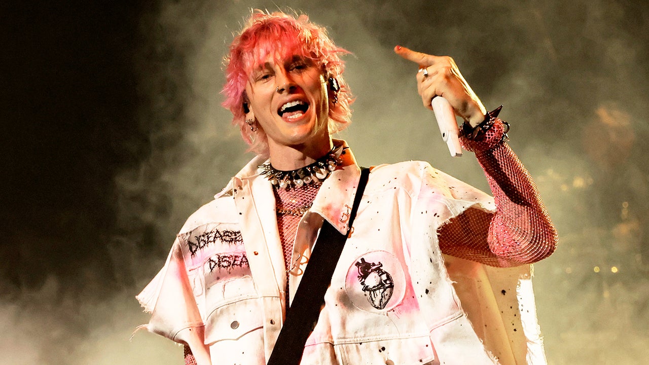 Machine Gun Kelly Shows Off Bloodied Face After Cleveland Performance ...