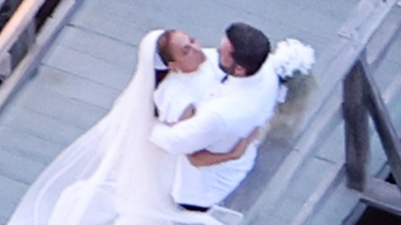Jennifer Lopez Shares First Photo of Wedding Look From Her and Ben ...