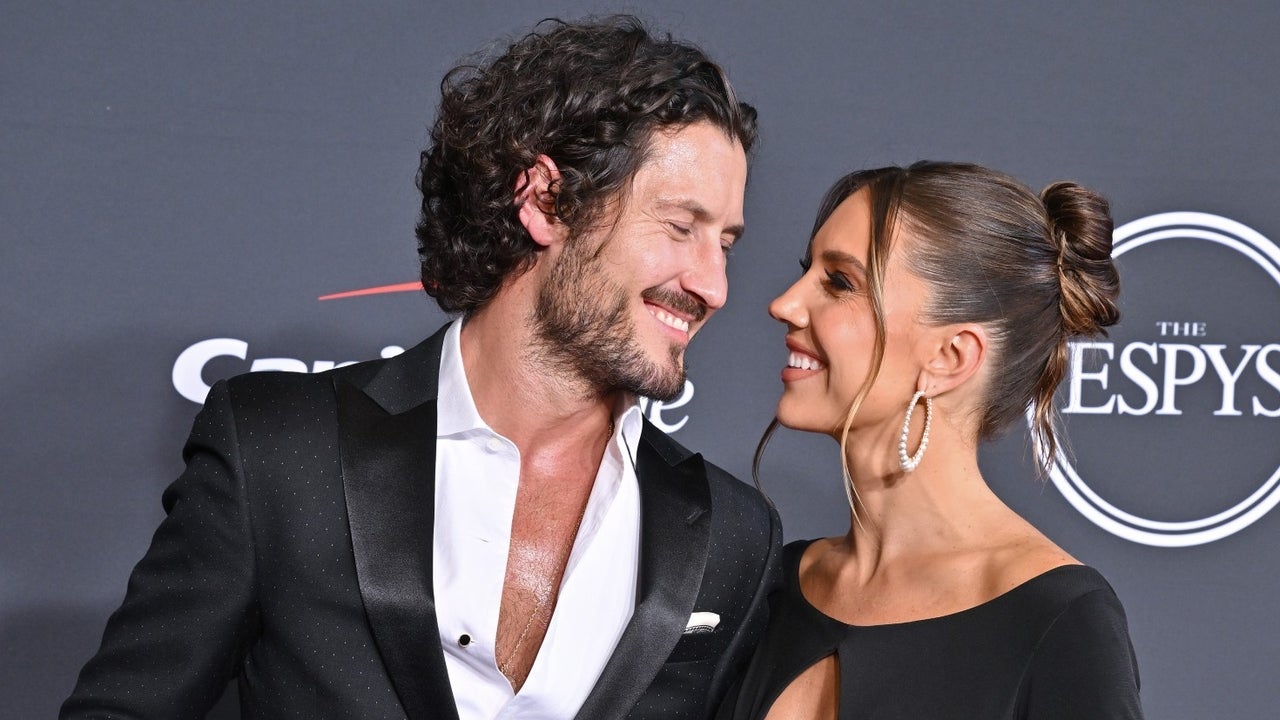 Val Chmerkovskiy and Jenna Johnson Reveal Sex of Their Baby | Entertainment Tonight
