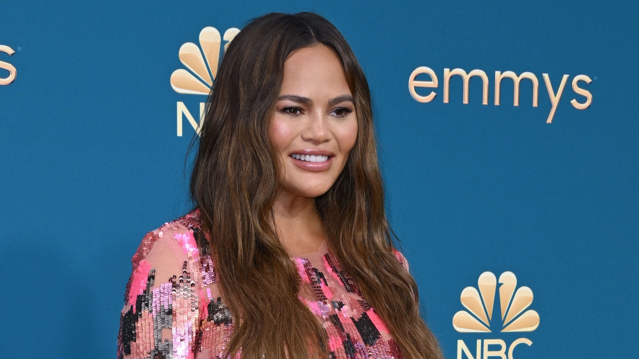 Chrissy Teigen Shares New Baby Bumps Pics, Talks Losing 'Strong ...
