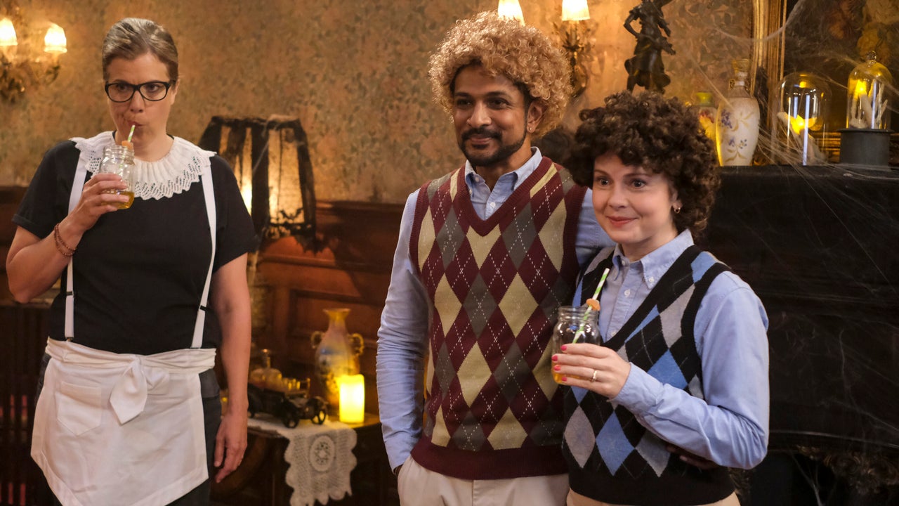 'Ghosts' Cast Previews 'Wild' and 'Bonkers' Halloween Seance Episode ...