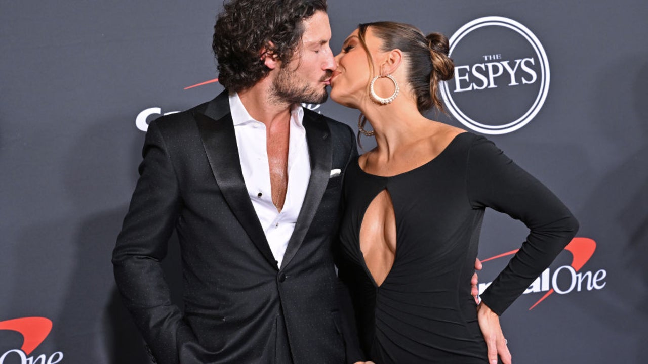'Dancing With the Stars' Pros Val Chmerkovskiy and Jenna Johnson Welcome First Child ...