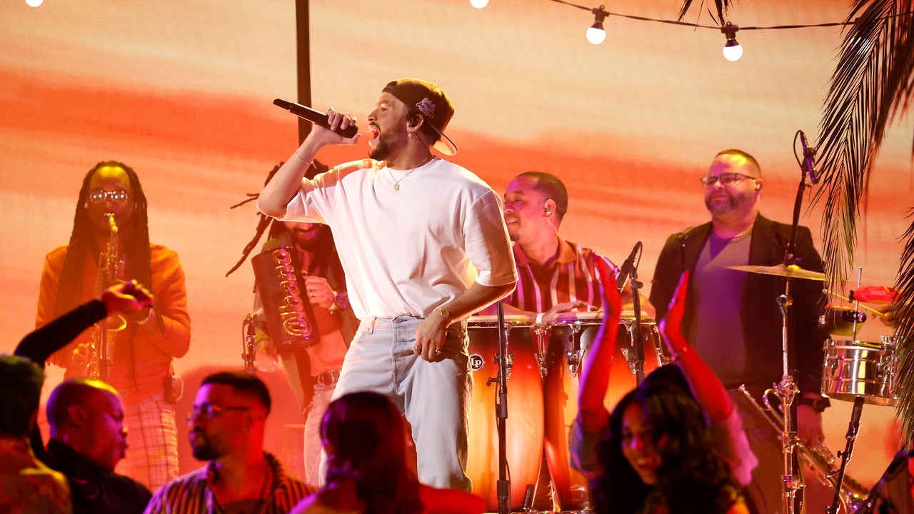 Bad Bunny Gets Everyone Dancing, Including Taylor Swift, During GRAMMYs ...