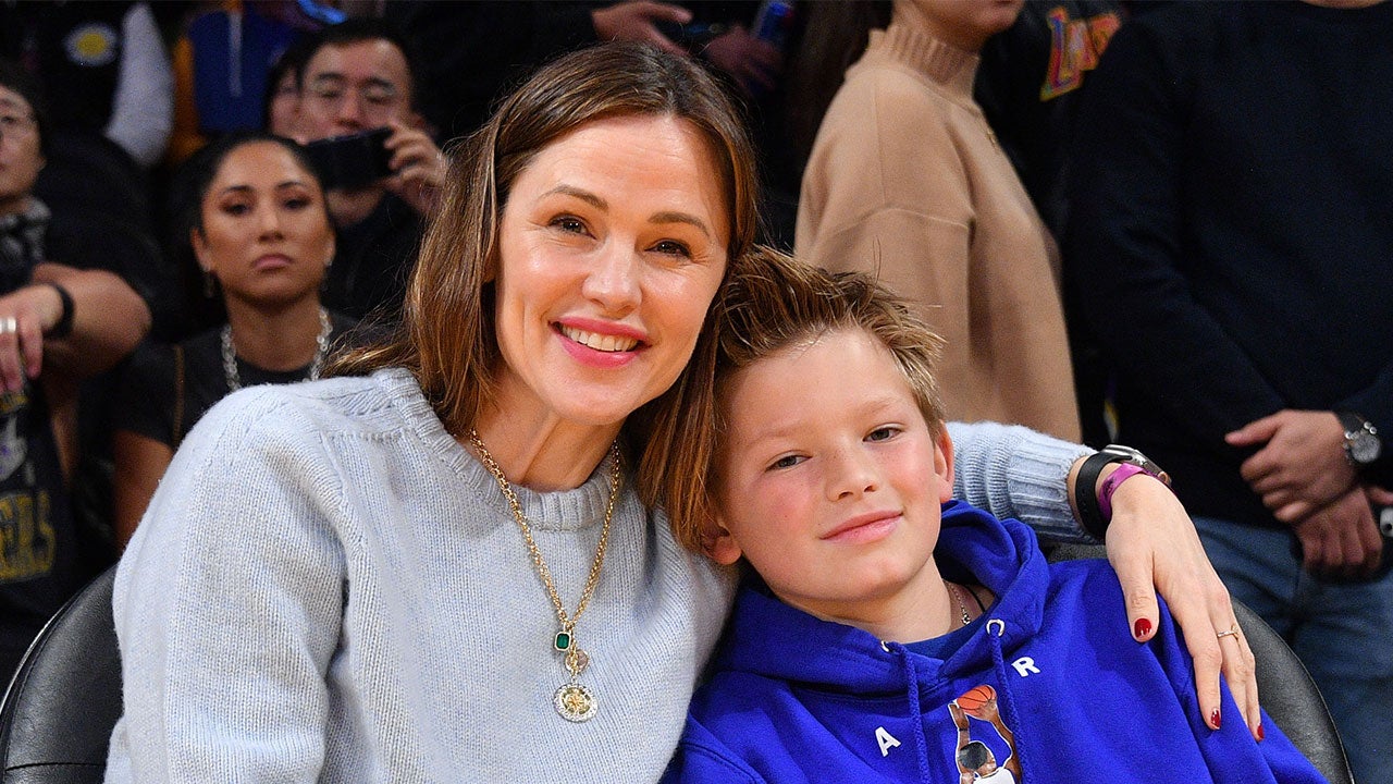Jennifer Garner Takes Her and Ben Affleck's Son Samuel to L.A. Lakers ...