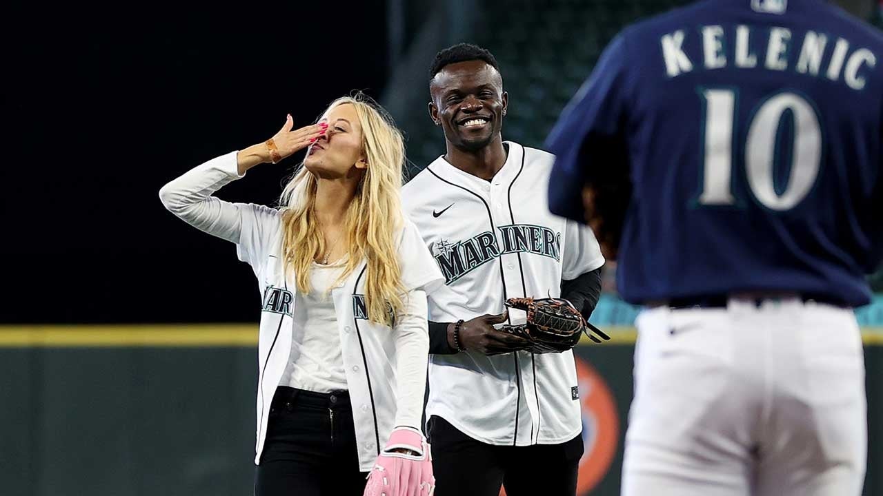 'Love Is Blind' Couple Chelsea and Kwame Throw First Pitch at Seattle ...
