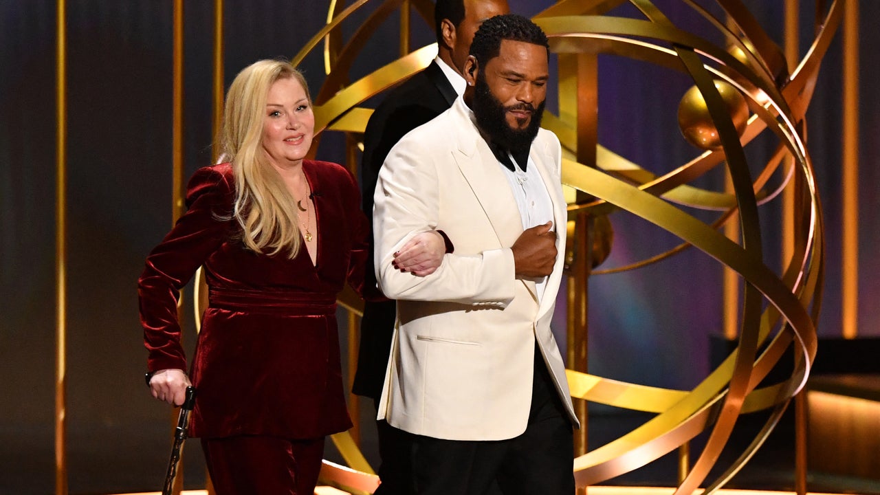 Christina Applegate Receives Standing Ovation at 2023 Emmy Awards Amid ...