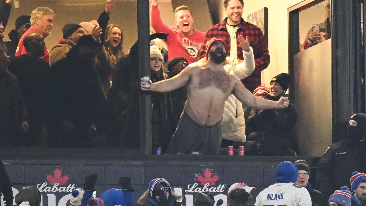 Jason Kelce Lifts Young Taylor Swift Fan Up So She Can Meet the Singer ...