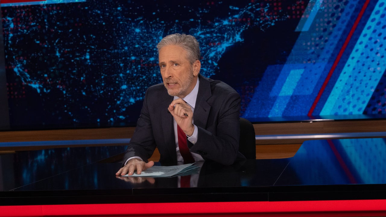 Jon Stewart Returns to 'Daily Show' Nearly 9 Years After Leaving ...