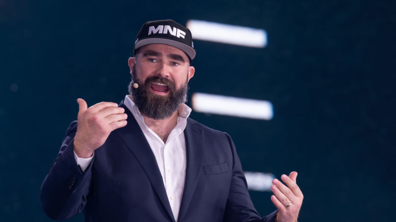 Jason Kelce Wears a Beret -- and Underwear -- in ESPN Debut ...