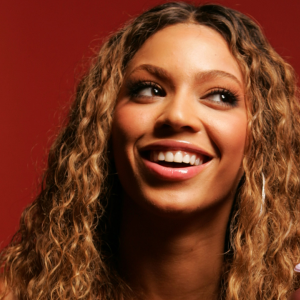 Hallie Stephens | Entertainment Tonight