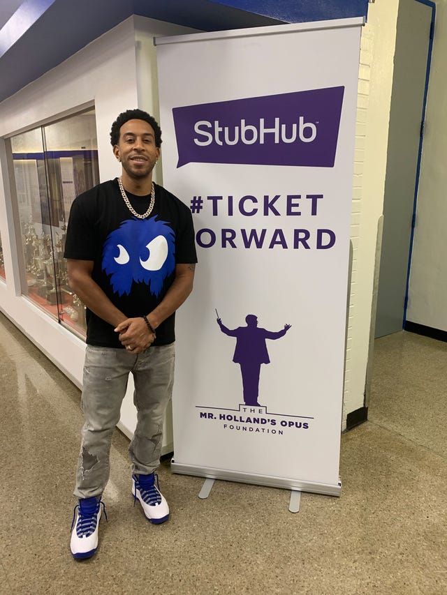 Celebrities Who are Giving Back | Entertainment Tonight