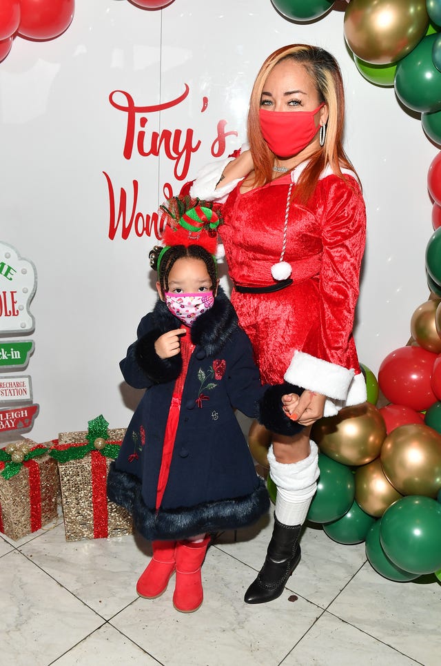 Celebs Celebrate the Holidays 2020 | Entertainment Tonight