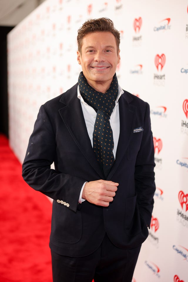 Jingle Ball 2022 Celeb Sightings | Entertainment Tonight