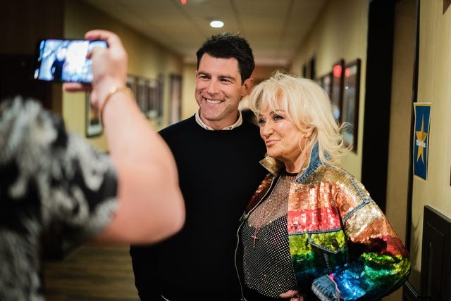 Inside 'Reportin’ For Duty: A Tribute to Leslie Jordan' Tribute ...