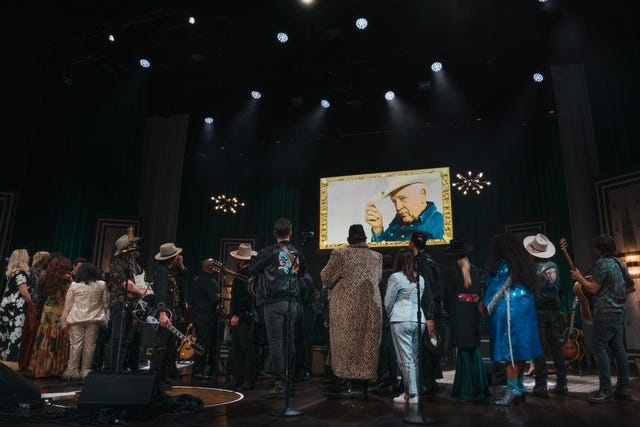 Inside 'Reportin’ For Duty: A Tribute to Leslie Jordan' Tribute ...