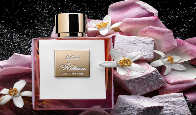 Rihanna Reportedly Wears This Luxury Perfume: Shop Her Signature Scent ...