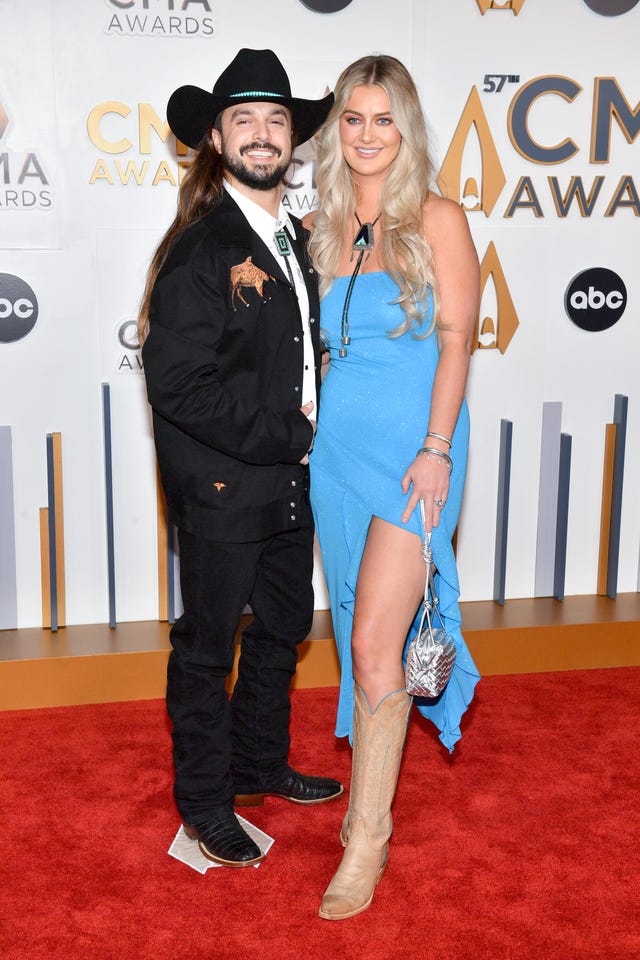 2023 CMA Awards Red Carpet Arrivals | Entertainment Tonight