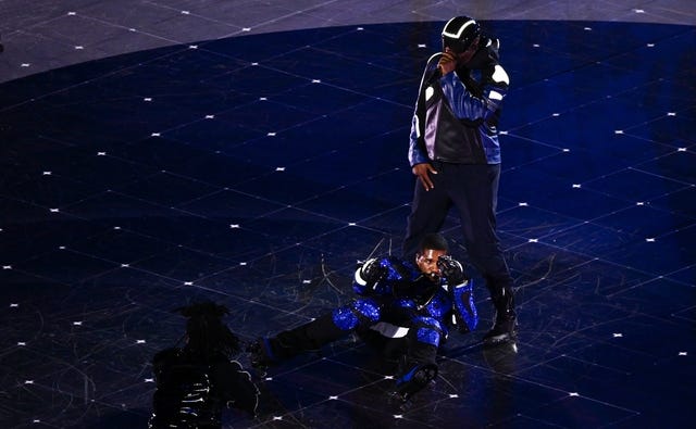 Usher's 2024 Super Bowl Halftime Performance | Entertainment Tonight