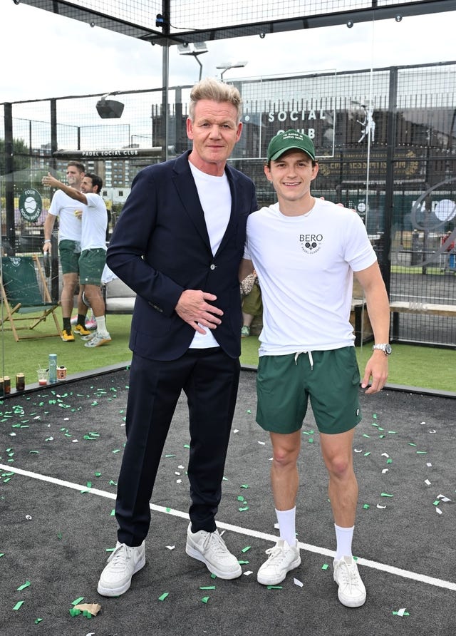 Celeb Sports Fans Get Their Cheer On | Entertainment Tonight