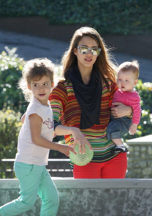 Chic Mom: Jessica Alba's Colorful Day with Kids | Entertainment Tonight