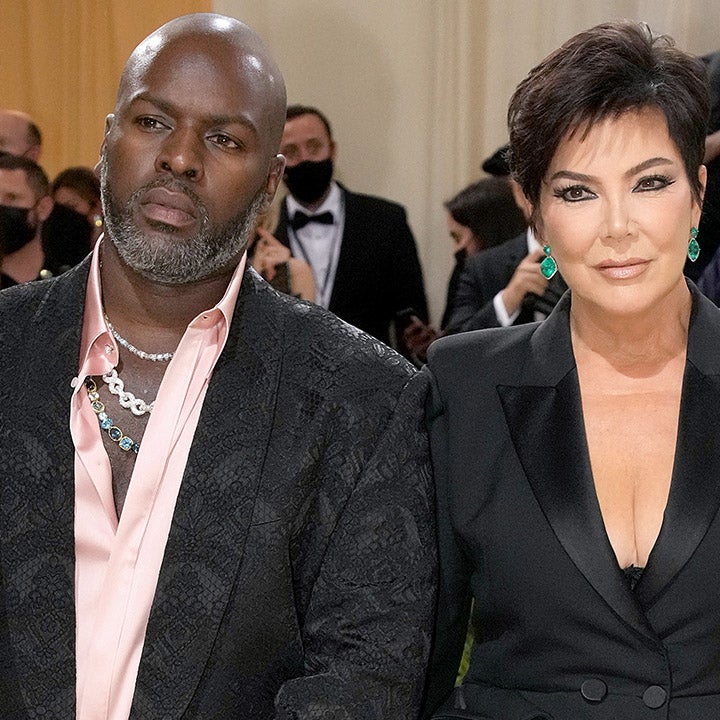 Kris Jenner, Kourtney Kardashian and Travis Barker Cover 'Jingle Bells ...